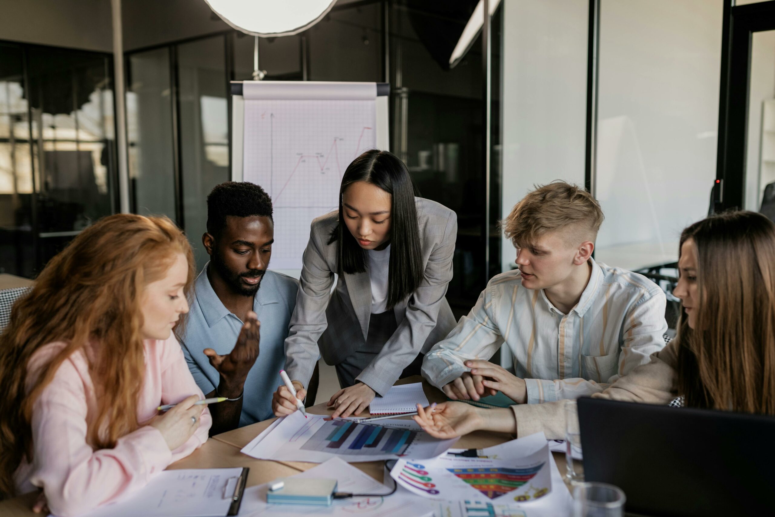 Pourquoi travailler avec une agence d’influence en 2026 ? : MKKM Agency